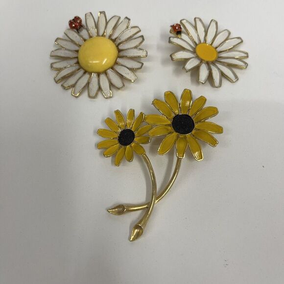 Albert Weiss | Jewelry | Set Of 3 Vintage Weiss Daisy Flower Pins 2 ...